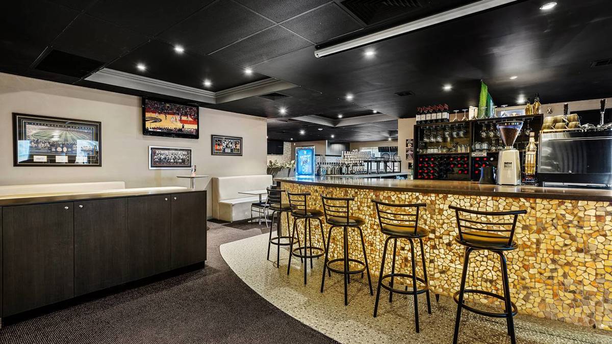 Hoops Sports Bar | Best Restaurants of Australia