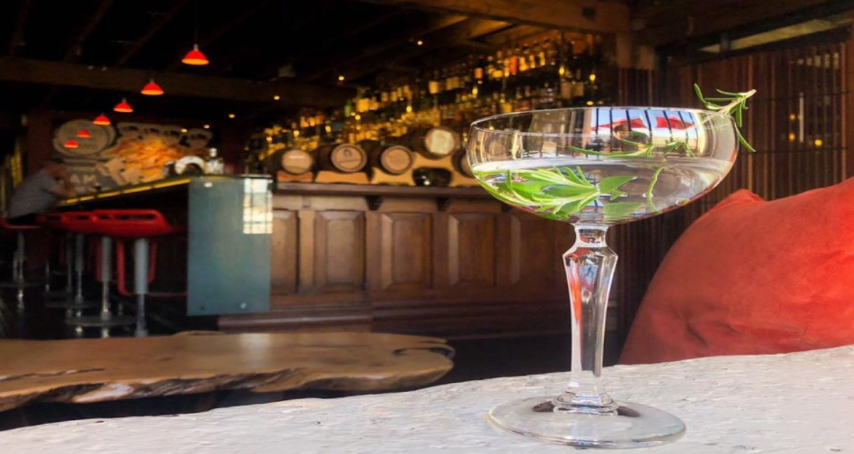 IXL Long Bar @ The Henry Jones Art Hotel | Best Restaurants of Australia